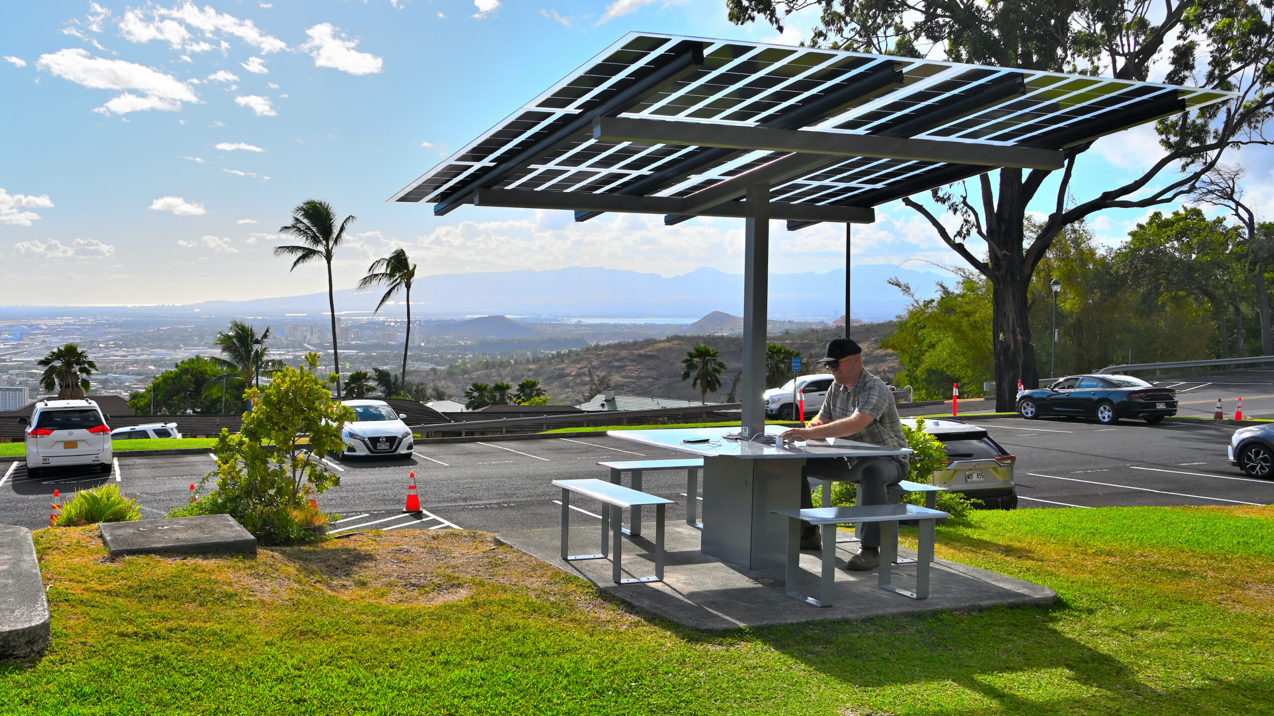 SolarZone Solar Charging and Shade Table - Lumos Solar